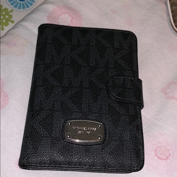 Michael Kors | Bags | Michael Kors Passport Wallet | Poshmark